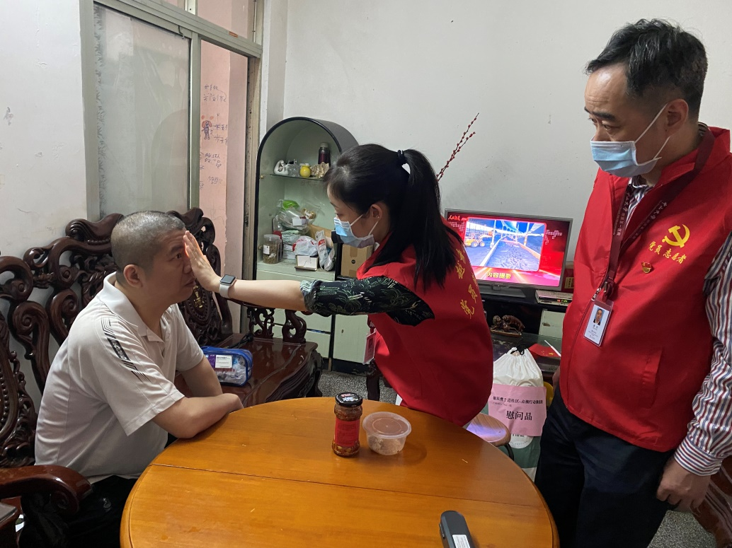 支部党建 整形与眼科教职工党支部：银医携手进社区，点滴行动聚温暖 中山大学附属第一医院