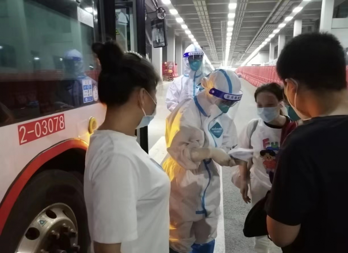 【家庭医生在线】最新！中山一院琶洲方舱首批患者康复出舱 中山大学附属第一医院